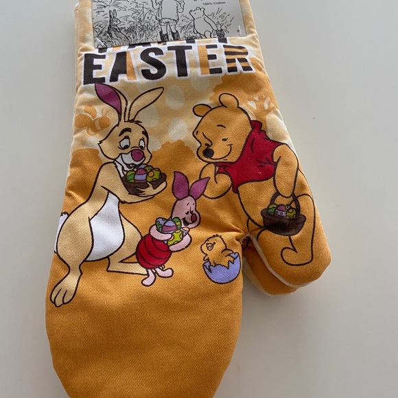 Disney | Kitchen | Disney Winnie The Pooh Oven Mitt | Poshmark